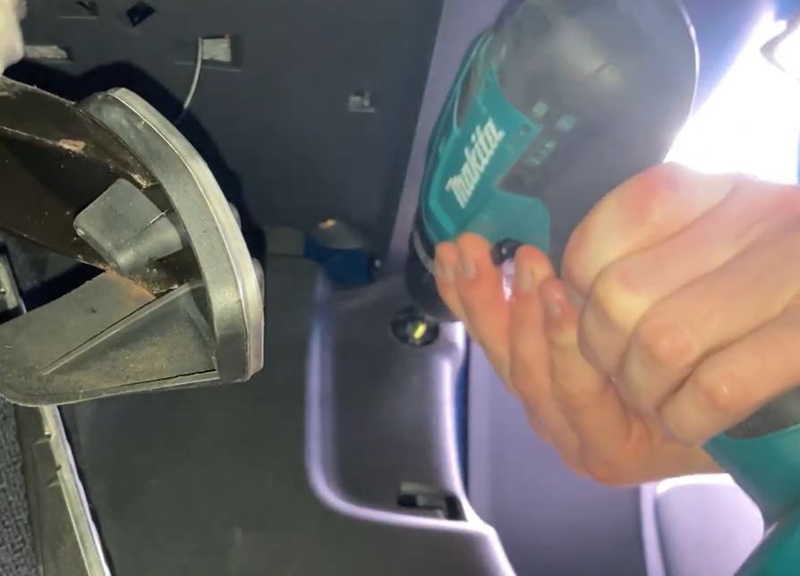 Audi TT MK2: Easily Change Your Bonnet Release Handle In Seconds ...
