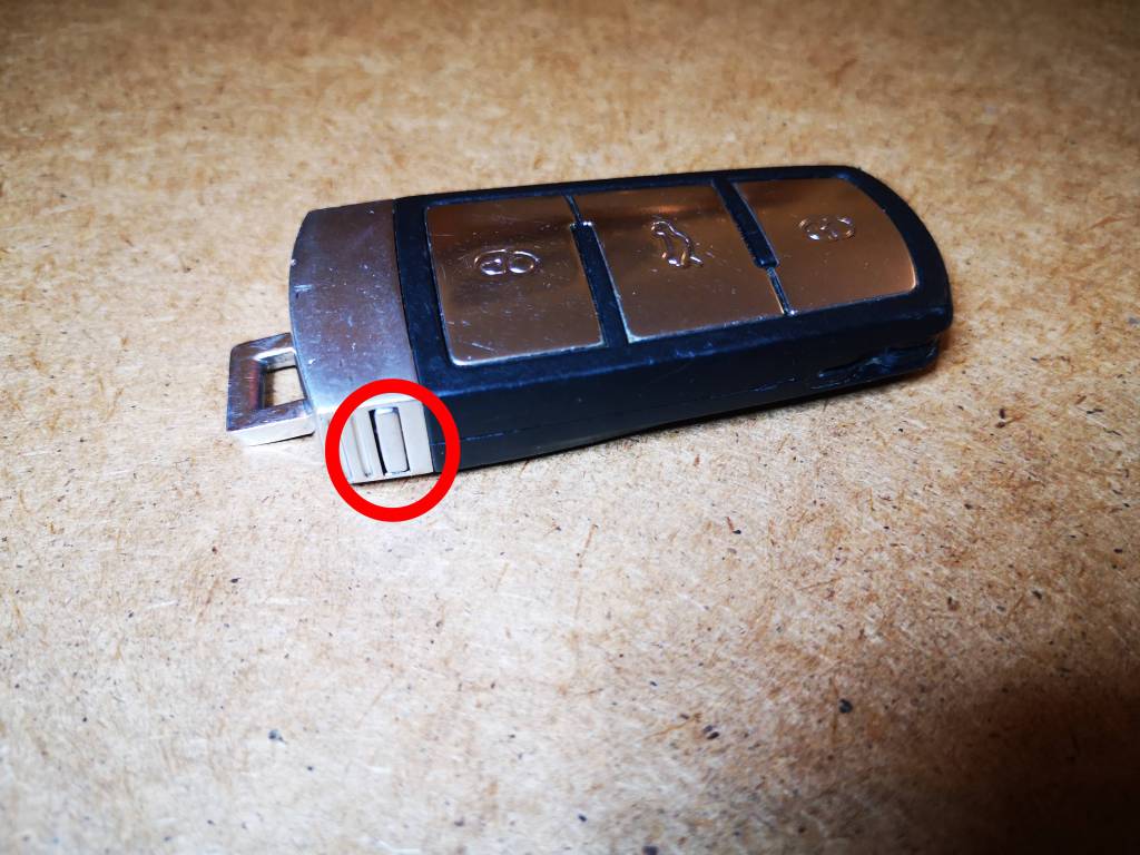 Volkswagen Passat CC Key Fob Battery Replacement – Automotive Roar
