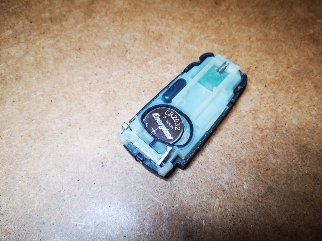 Volkswagen Passat CC Key Fob Battery Replacement – Automotive Roar