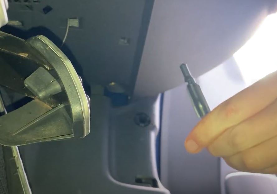Audi TT MK2: Easily Change Your Bonnet Release Handle In Seconds ...