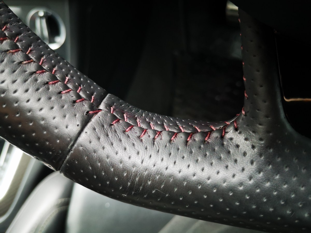 How To Change The Colour of Steering Wheel Stitching – Automotive Roar