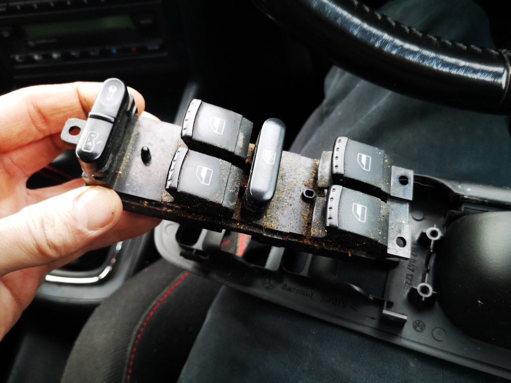 VW Golf MK4 Drivers Window Switch Replacement – Automotive Roar