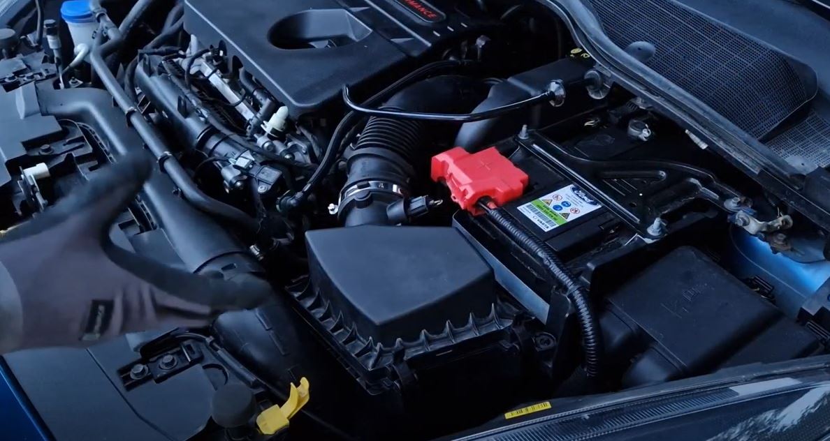 How To Change An Air Filter On a Ford Fiesta ST EcoBoost – Automotive Roar